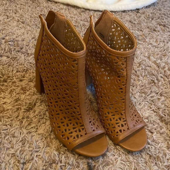 Report | Shoes | Booty Heel | Poshmark